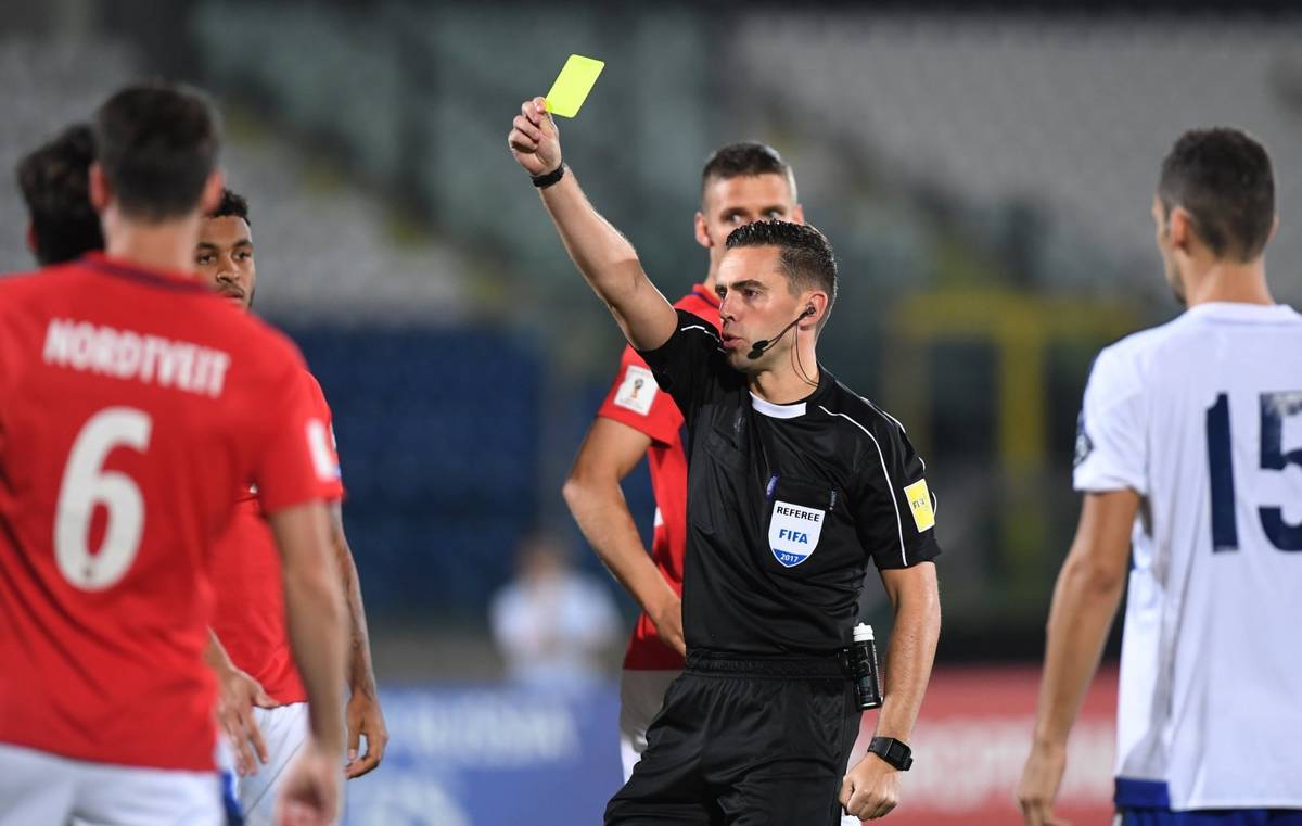 Andrew Dallas delivers the League Cup to Ibrox - VideoCelts - 17 Dec 2023