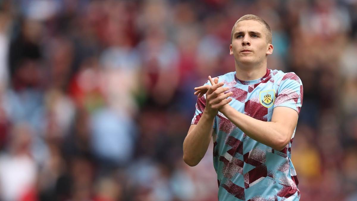 Celtic tipped to sign 21-year-old Burnley left-back - The Celtic Bhoys ...