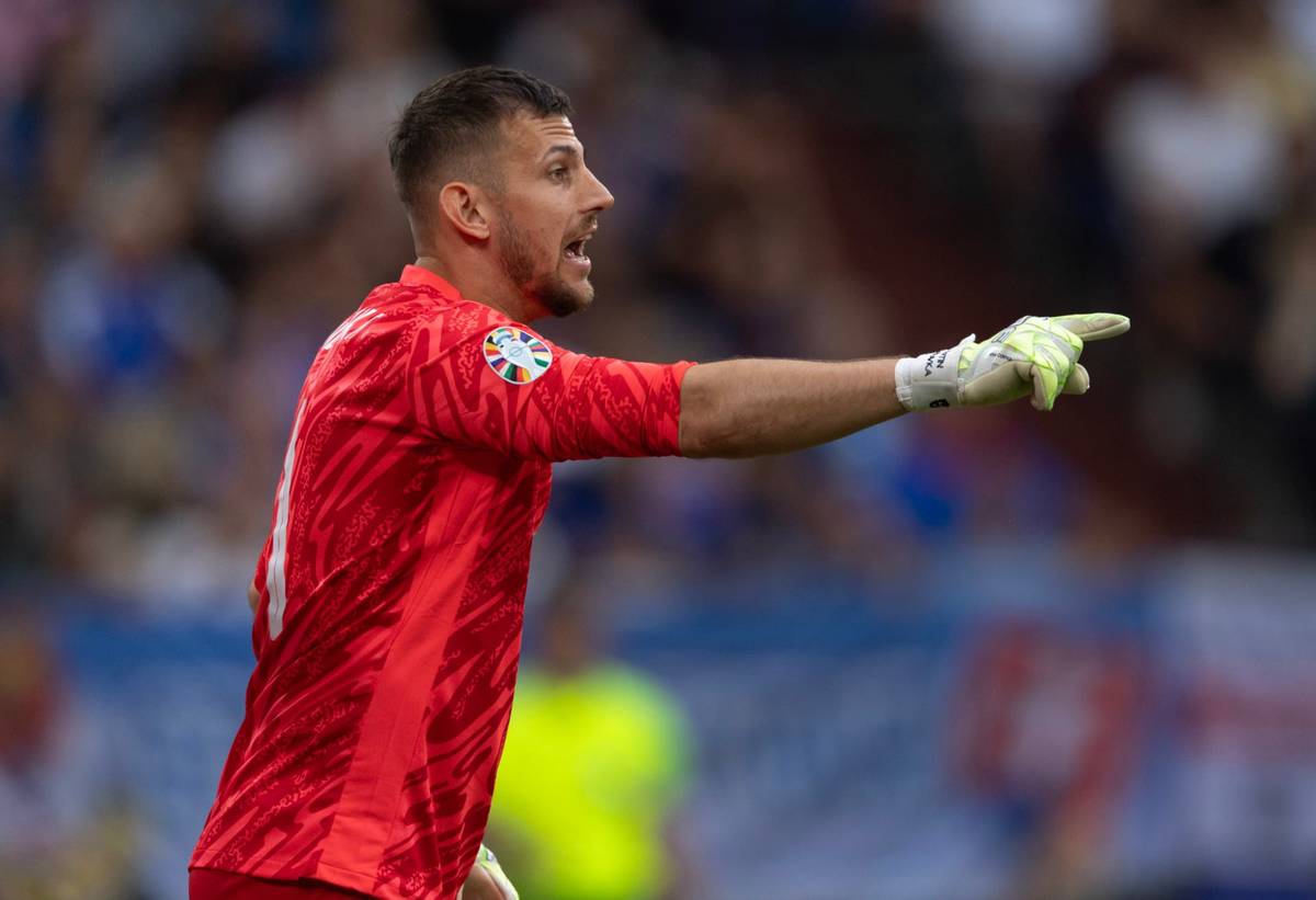 Lubo Moravcik tells Celtic that ‘brilliant’ goalkeeper target ticks all ...