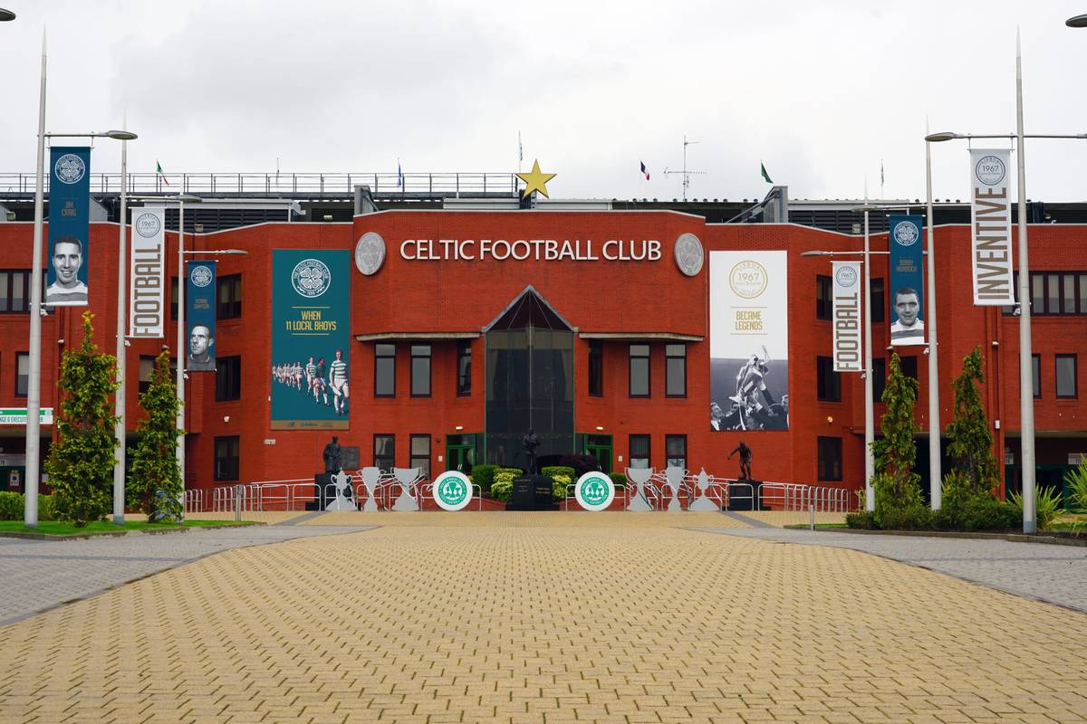 Watch thousands of raging bears tell Philippe Clement where to go as ...