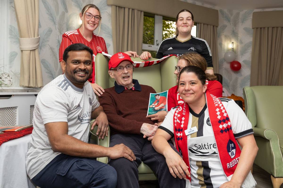 Emotional scenes as 1970 AFC legend and dementia sufferer relives ‘best ...