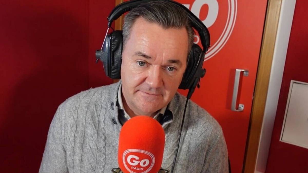 Andy Walker and Barry Ferguson in disagreement over Celtic striker selection for Rangers clash ...